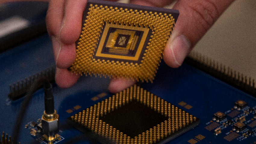 Actel: FlashPro4 Programmer für alle Flash-FPGA-Familien – Halbleiter ...